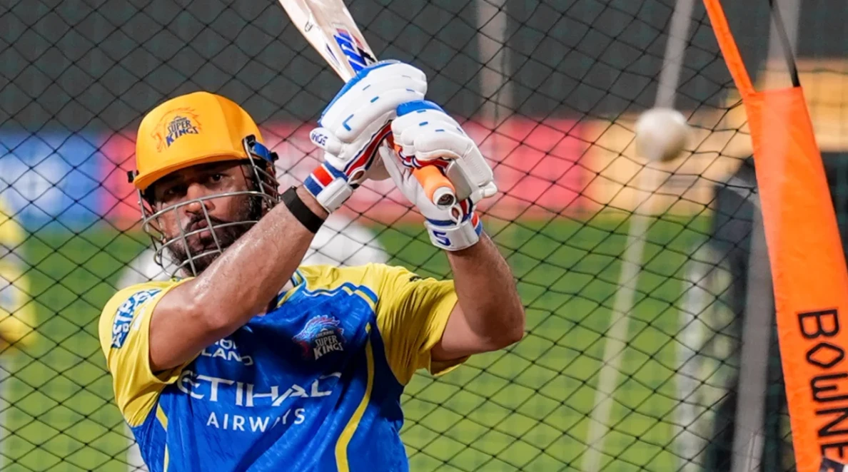 Watch: Dhoni’s Latest Move Hints At IPL 2026 Comeback For CSK Gives ...